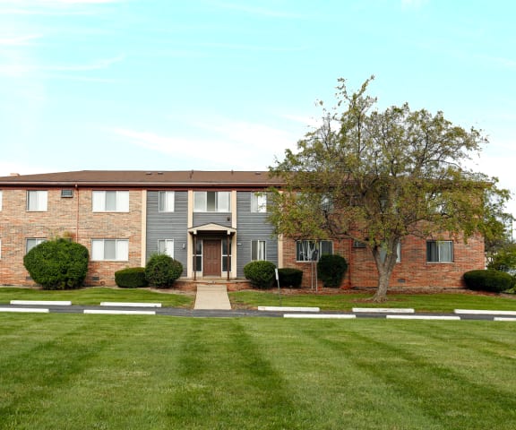 Golf Manor Apartments | Apartments in Roseville, MI