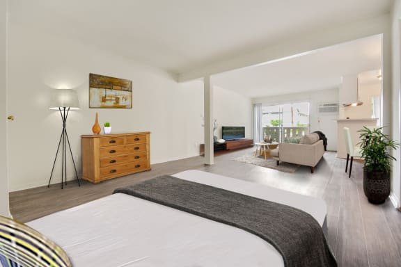 Photos and Video of Villa La Paloma in Reseda, CA