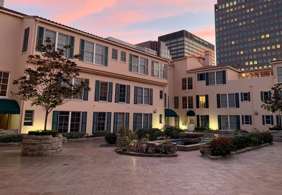 Lindbrook Manor Apartments | Apartments in Los Angeles, CA