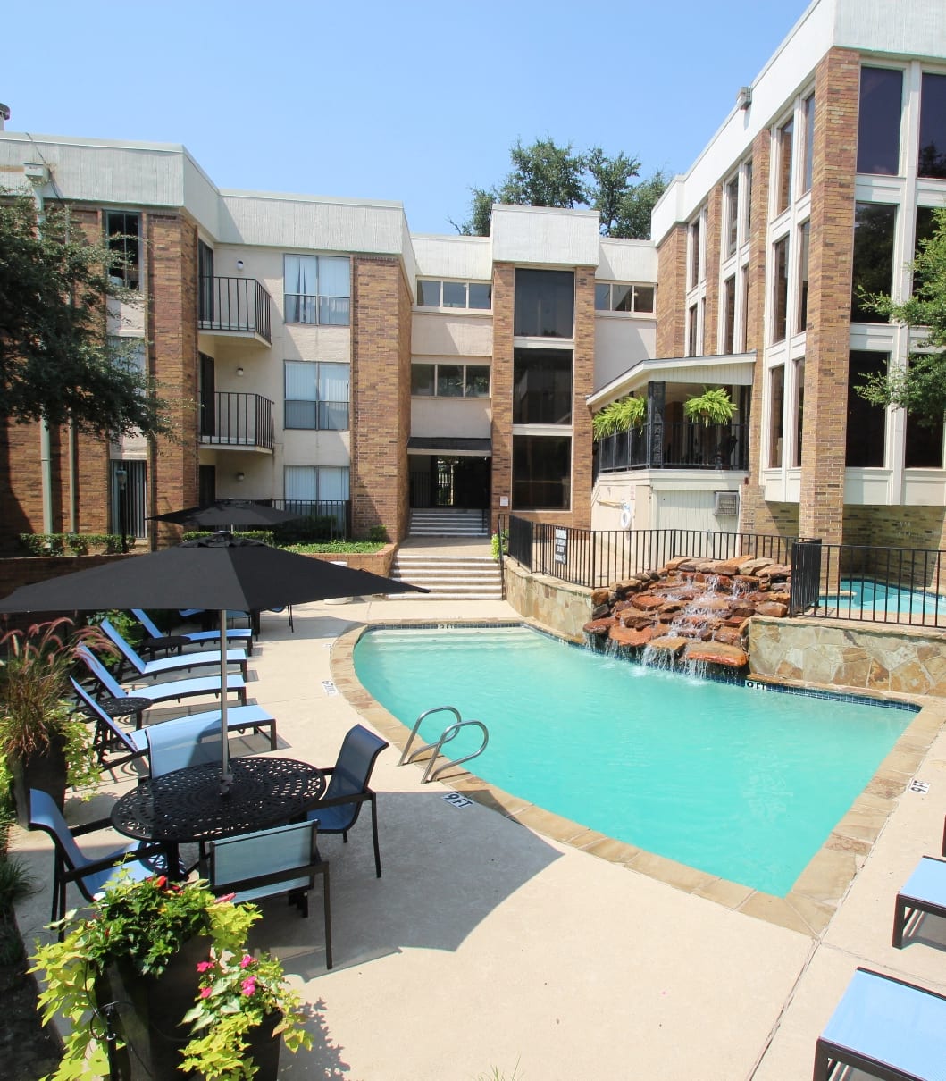Cambridge Court | Apartments in Dallas, TX
