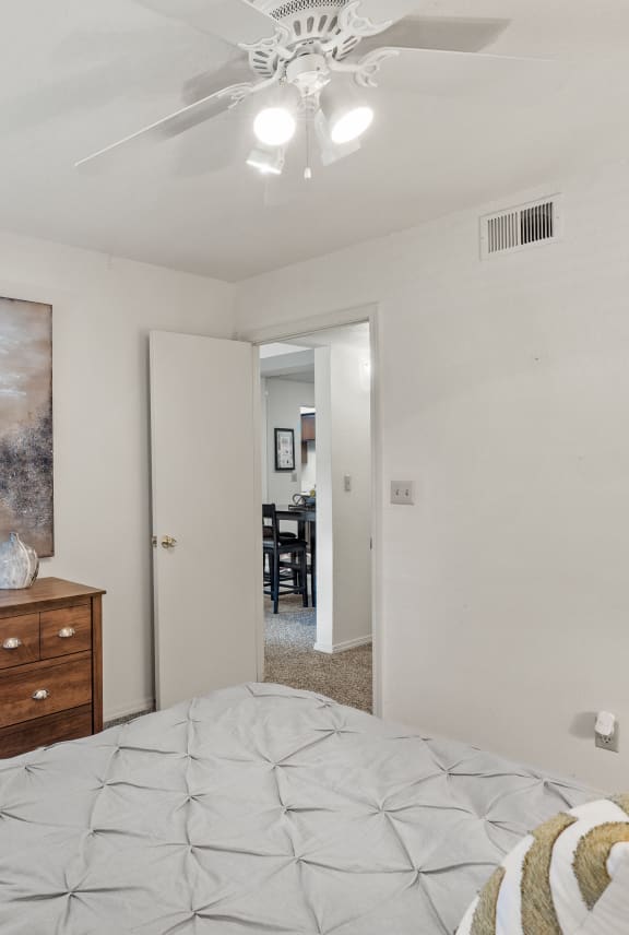 Apartments in Overland Park, KS | Pebblebrook Apartment Homes