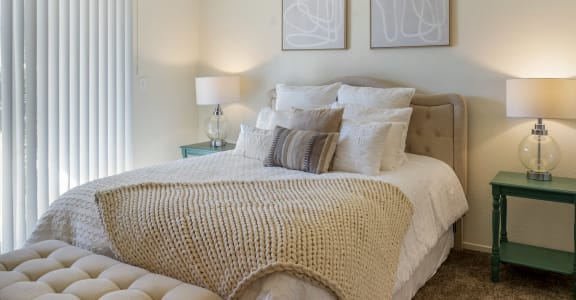 Hanford Apartments | Edgewater Isle Apartments & Townhomes