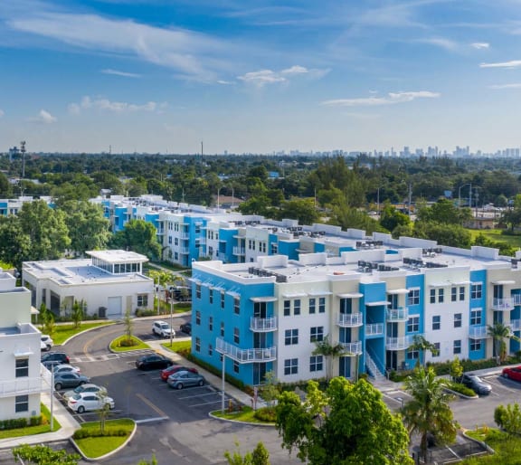 Sunset Pointe | Apartments in Miami, FL