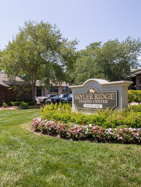 Skyler Ridge Apartments | Apartments in Overland Park, KS