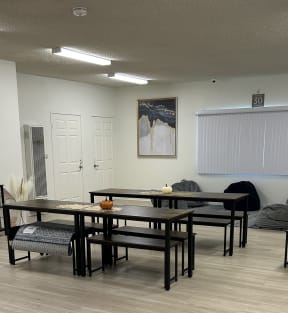 Holiday Manor | Apartments in Oxnard, CA